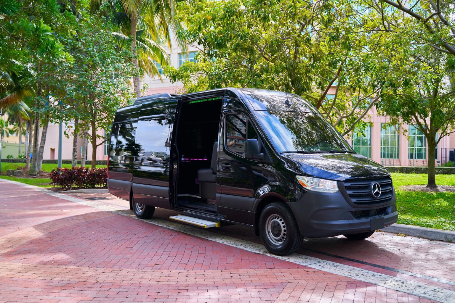 KIDS PARTY BUS – Party Bus 18,20,24,28 passengers | Hire Top Rated ...